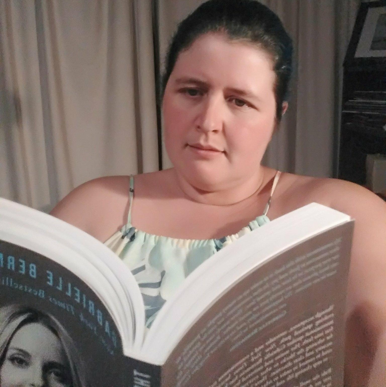 Book Review: The Universe Has Your Back by Gabrielle Bernstein | The Office Maven